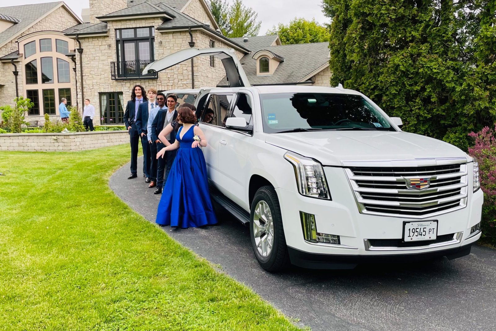 Prom limousine rentals - Deluxe Chicago Limo